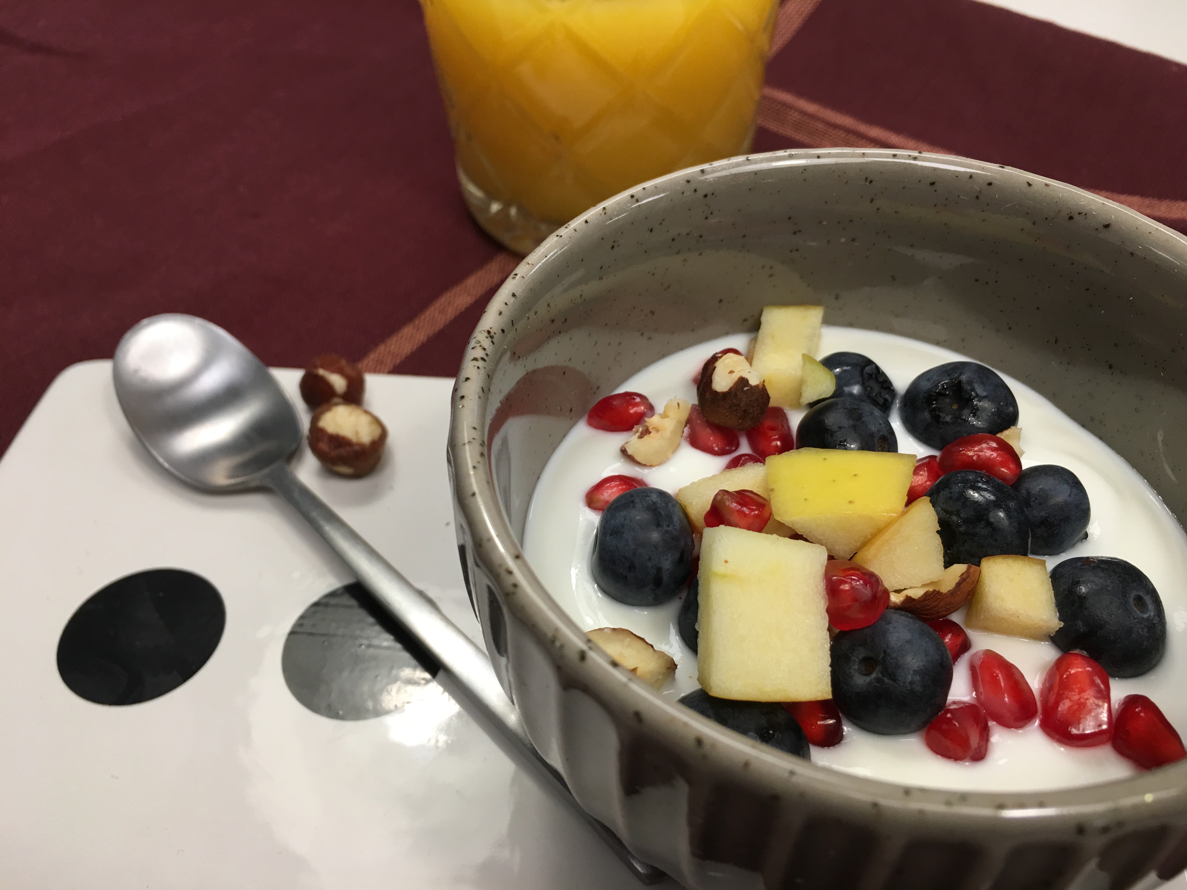 Skyr med frugt og nødder | Arono.dk