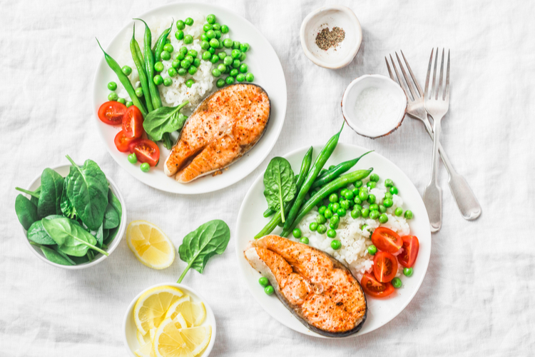 Bakt laks med ris og greener | Arono.no
