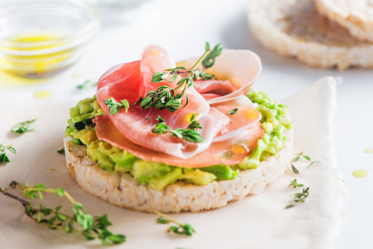 Riskakor med avokado och skinka | Arono.se